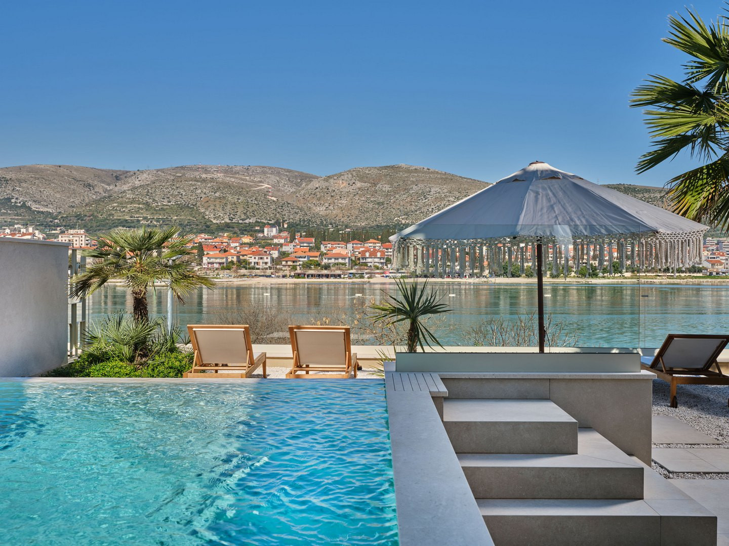 Luxury Beachfront Villa Indigo – Trogir